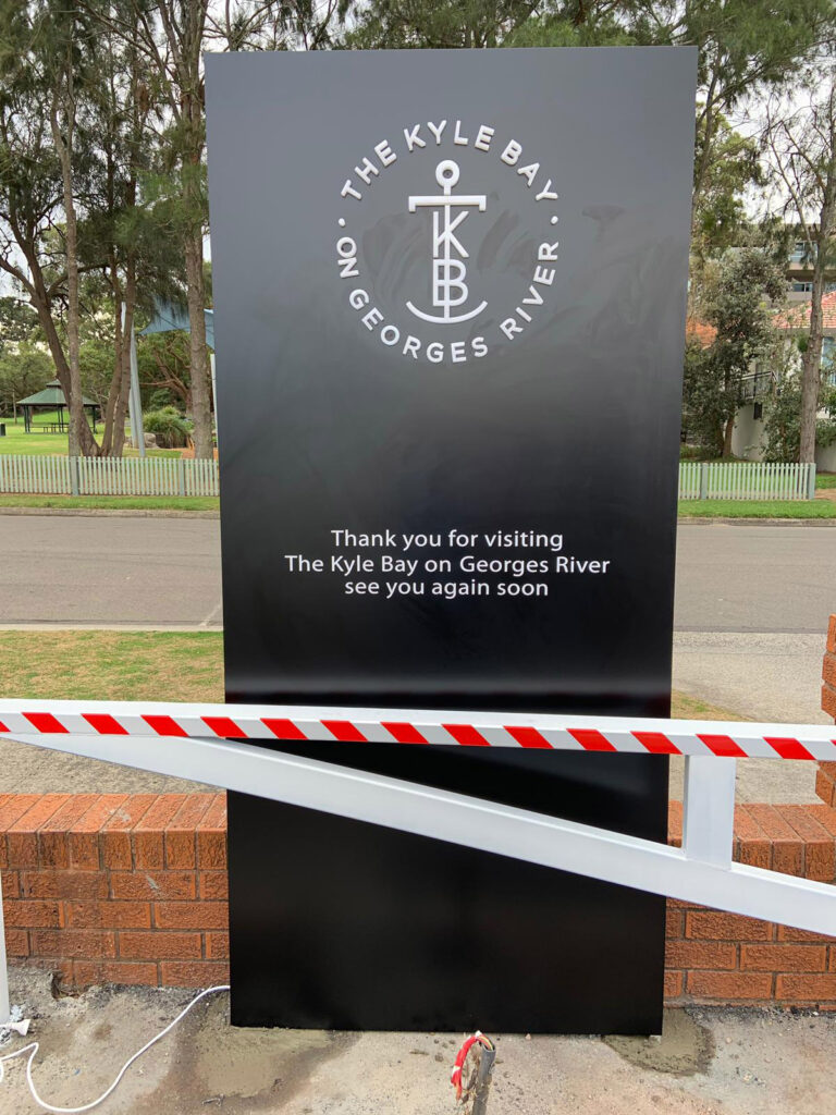 Pylon Signs - Freehand Design Print Signs